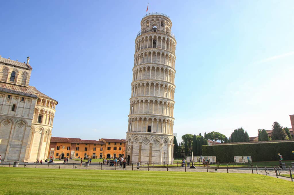 Bucket List: 31 Famous Landmarks Around The World
